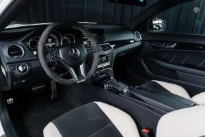 White Mercedes-Benz C 63 AMG 2014 in Vilnius, with an engine capacity of 6.21 L and mileage of 23 thousand km for 48998 €, photo 24 on AUTOMOTO.COM.LV