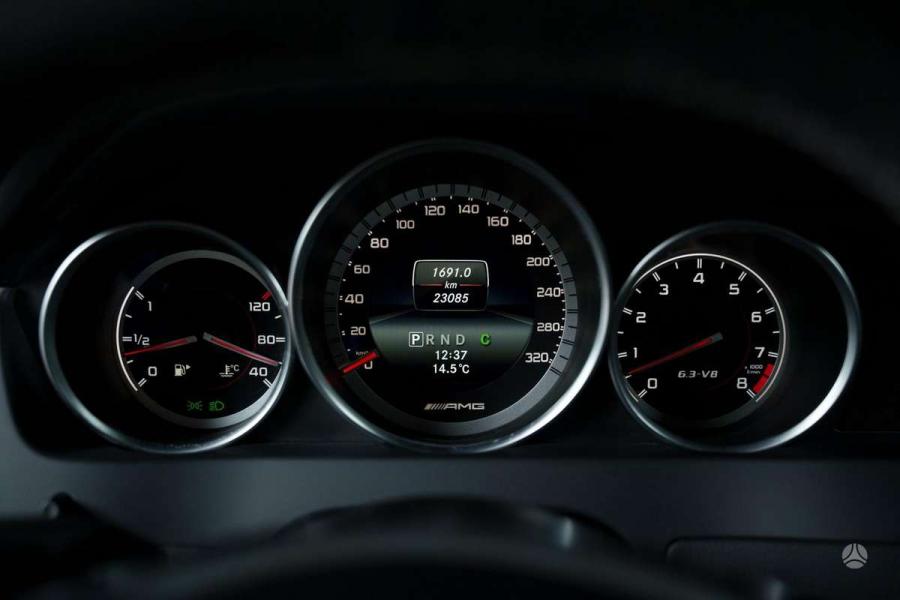 White Mercedes-Benz C 63 AMG 2014 in Vilnius, with an engine capacity of 6.21 L and mileage of 23 thousand km for 48998 €, photo 27 on AUTOMOTO.COM.LV