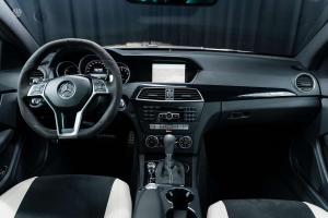 White Mercedes-Benz C 63 AMG 2014 in Vilnius, with an engine capacity of 6.21 L and mileage of 23 thousand km for 48998 €, photo 29 on AUTOMOTO.COM.LV