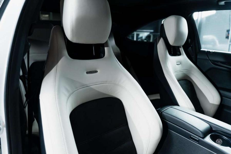 White Mercedes-Benz C 63 AMG 2014 in Vilnius, with an engine capacity of 6.21 L and mileage of 23 thousand km for 48998 €, photo 39 on AUTOMOTO.COM.LV
