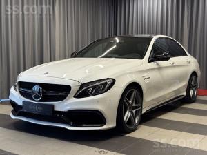 Белый Мерседес Ц 63 АМГ 2017 в Рига, объемом двигателя 4.00 л и пробегом 97 тыс. км за 35990 €, фото 1 на AUTOMOTO.COM.LV