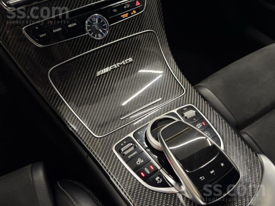 Белый Мерседес Ц 63 АМГ 2017 в Рига, объемом двигателя 4.00 л и пробегом 97 тыс. км за 35990 €, фото 25 на AUTOMOTO.COM.LV