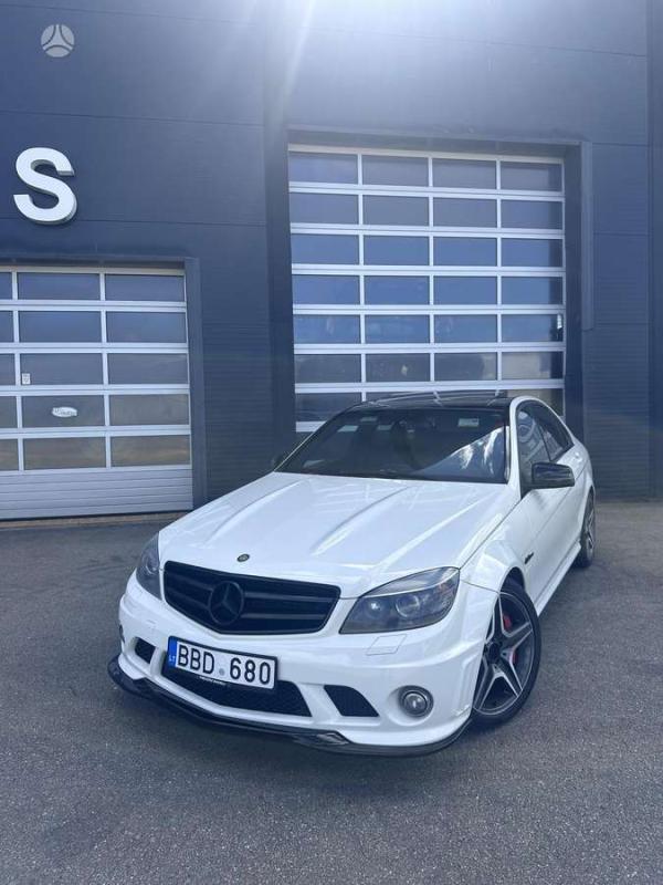 White Mercedes-Benz C 63 AMG 2009 in Panevezys, with an engine capacity of 6.20 L and mileage of 166 thousand km for 20000 €, photo 2 on AUTOMOTO.COM.LV
