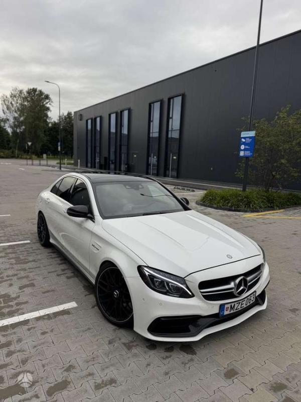 White Mercedes-Benz C 63 AMG 2016 in Vilnius, with an engine capacity of 3.98 L and mileage of 160 thousand km for 31000 €, photo 3 on AUTOMOTO.COM.LV