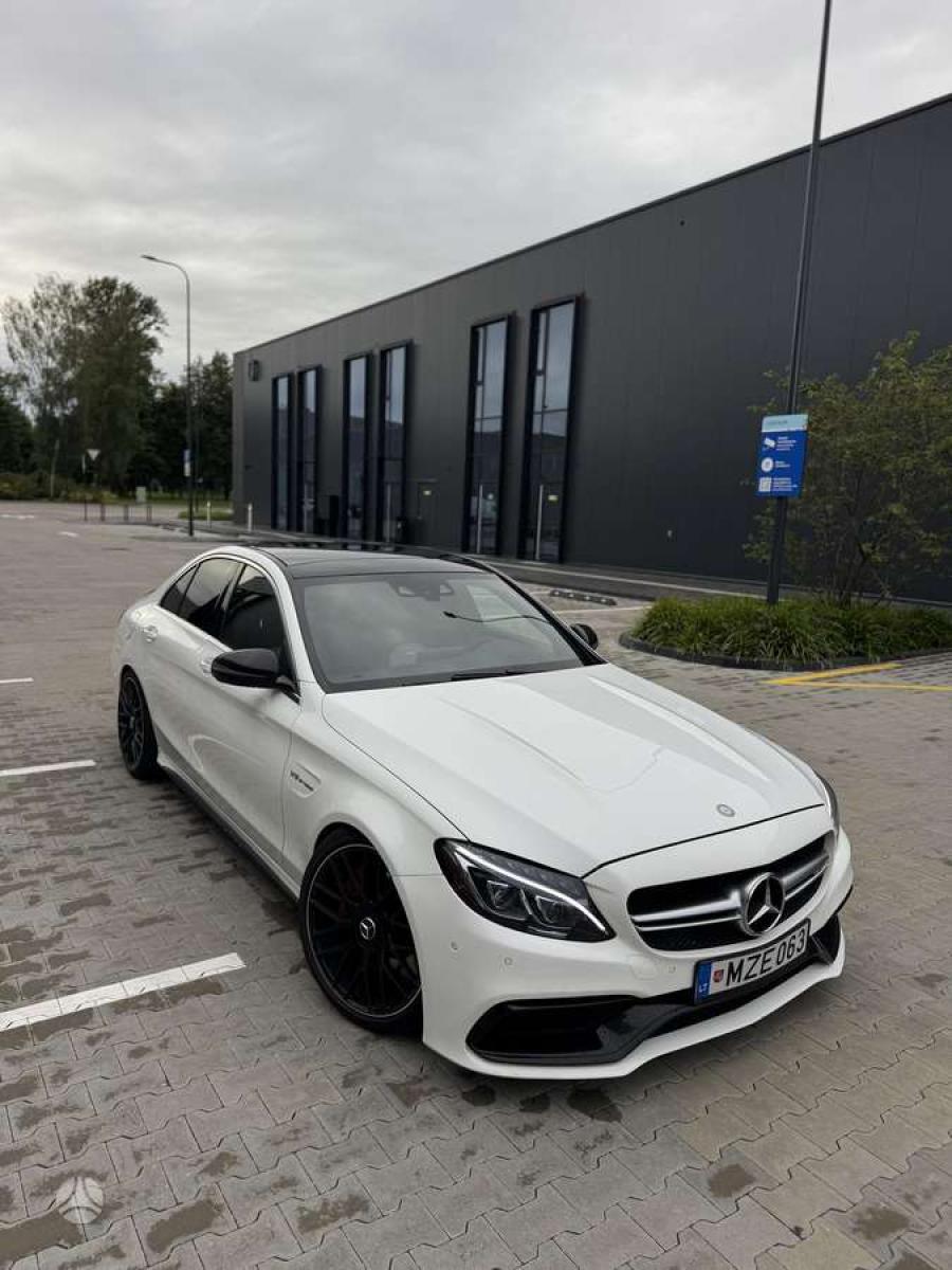 White Mercedes-Benz C 63 AMG 2016 in Vilnius, with an engine capacity of 3.98 L and mileage of 160 thousand km for 31000 €, photo 3 on AUTOMOTO.COM.LV