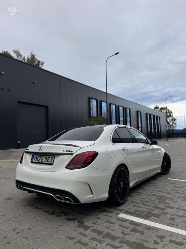 White Mercedes-Benz C 63 AMG 2016 in Vilnius, with an engine capacity of 3.98 L and mileage of 160 thousand km for 31000 €, photo 4 on AUTOMOTO.COM.LV