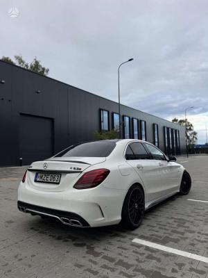 White Mercedes-Benz C 63 AMG 2016 in Vilnius, with an engine capacity of 3.98 L and mileage of 160 thousand km for 31000 €, photo 4 on AUTOMOTO.COM.LV