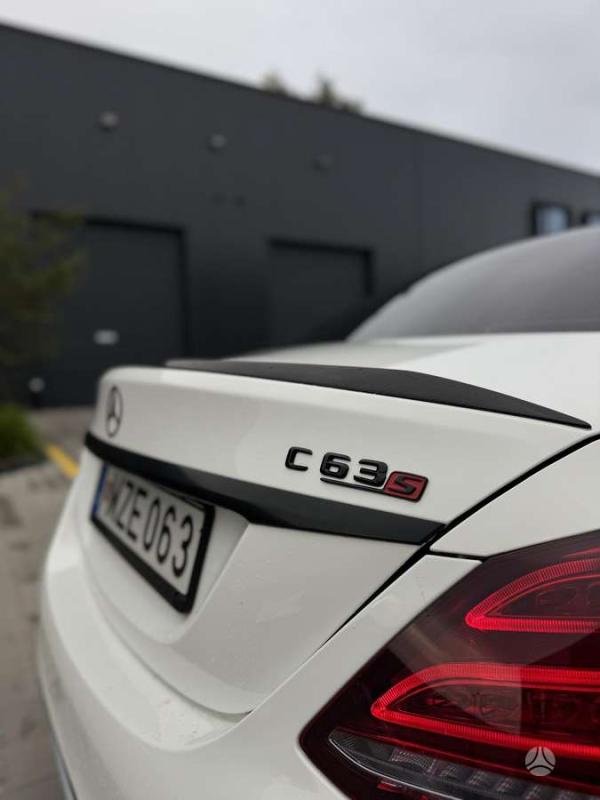White Mercedes-Benz C 63 AMG 2016 in Vilnius, with an engine capacity of 3.98 L and mileage of 160 thousand km for 31000 €, photo 6 on AUTOMOTO.COM.LV