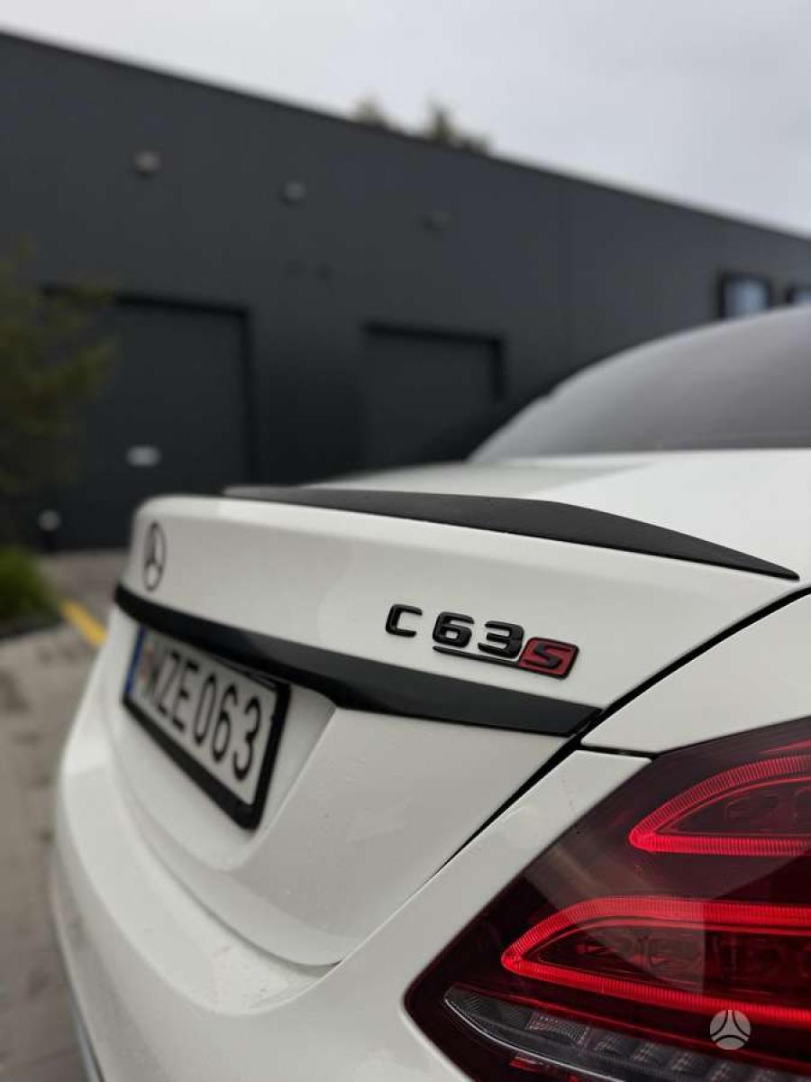 White Mercedes-Benz C 63 AMG 2016 in Vilnius, with an engine capacity of 3.98 L and mileage of 160 thousand km for 31000 €, photo 6 on AUTOMOTO.COM.LV