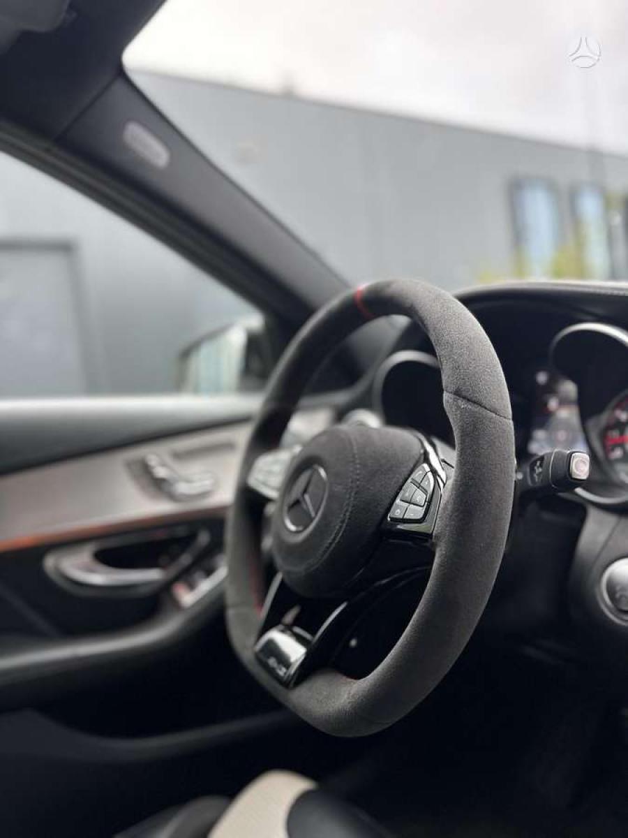 White Mercedes-Benz C 63 AMG 2016 in Vilnius, with an engine capacity of 3.98 L and mileage of 160 thousand km for 31000 €, photo 8 on AUTOMOTO.COM.LV