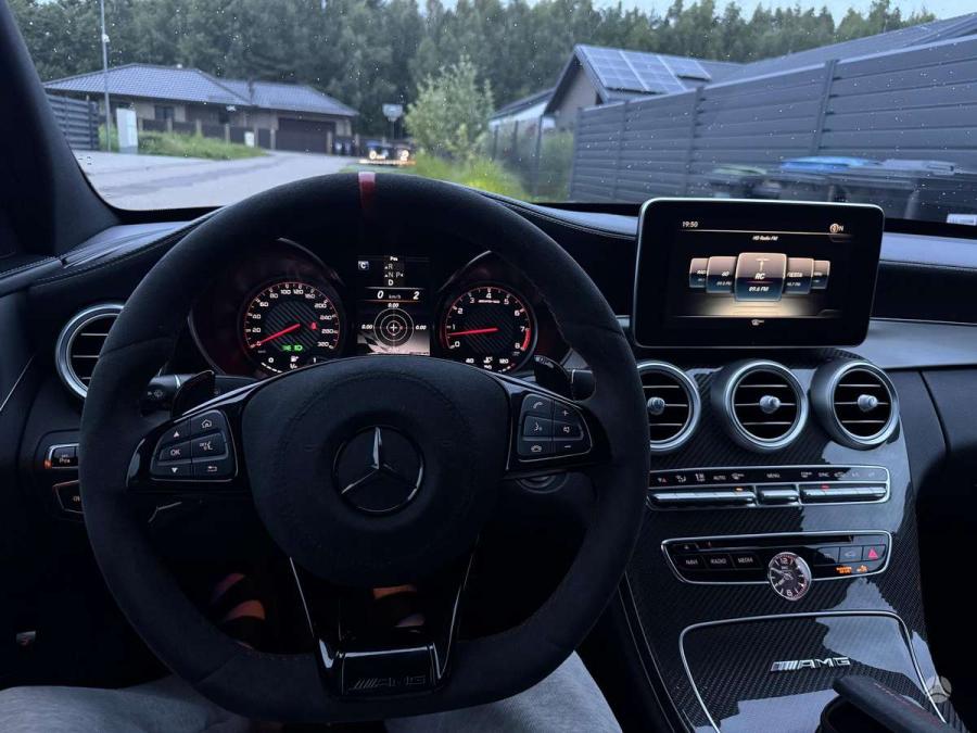 White Mercedes-Benz C 63 AMG 2016 in Vilnius, with an engine capacity of 3.98 L and mileage of 160 thousand km for 31000 €, photo 9 on AUTOMOTO.COM.LV