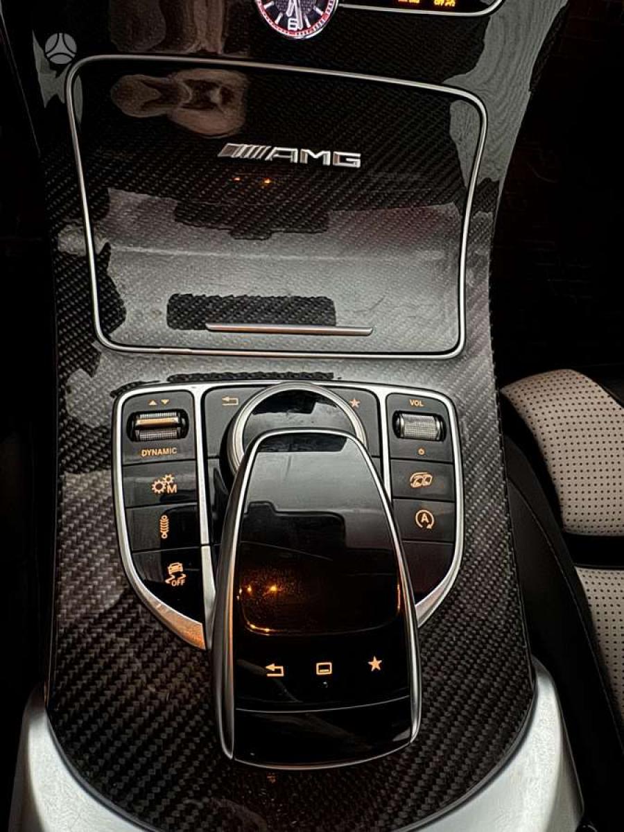White Mercedes-Benz C 63 AMG 2016 in Vilnius, with an engine capacity of 3.98 L and mileage of 160 thousand km for 31000 €, photo 19 on AUTOMOTO.COM.LV