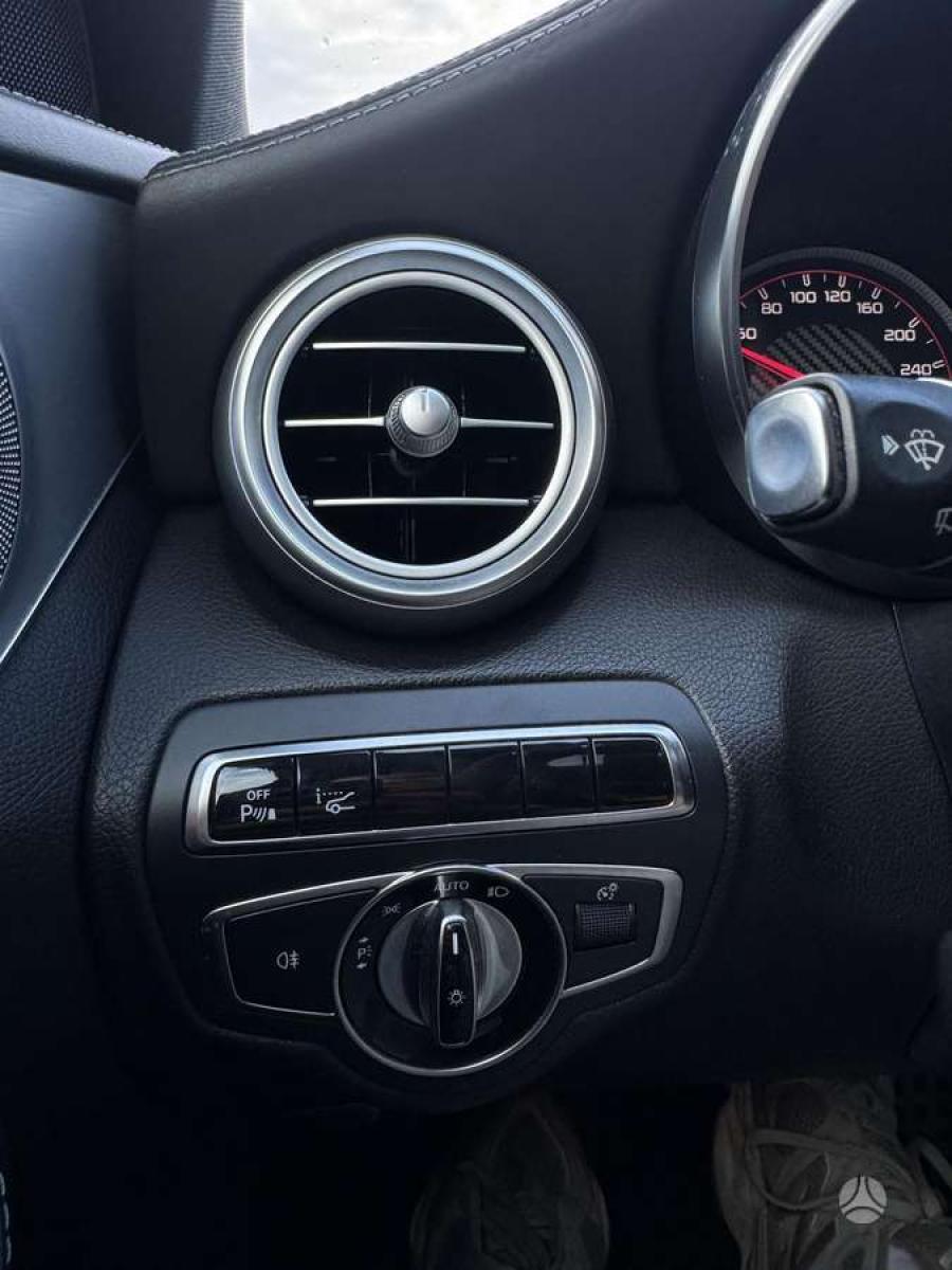 White Mercedes-Benz C 63 AMG 2016 in Vilnius, with an engine capacity of 3.98 L and mileage of 160 thousand km for 31000 €, photo 20 on AUTOMOTO.COM.LV