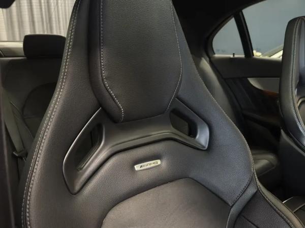 Balts Mercedes-Benz C 63 AMG 2017 Mārupe, ar dzinēja tilpumu 3.00 L un nobraukumu 114 tūkst. km par 36990 €, foto 8 vietnē AUTOMOTO.COM.LV