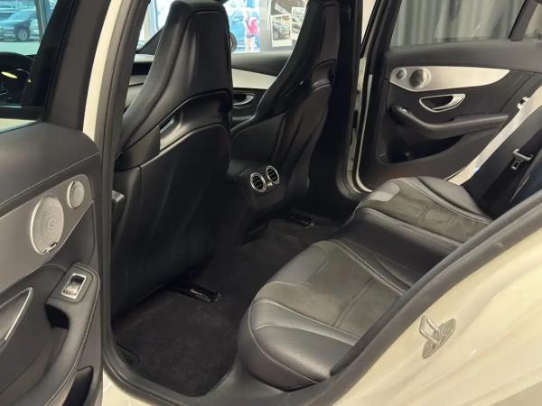 Balts Mercedes-Benz C 63 AMG 2017 Mārupe, ar dzinēja tilpumu 3.00 L un nobraukumu 114 tūkst. km par 36990 €, foto 10 vietnē AUTOMOTO.COM.LV