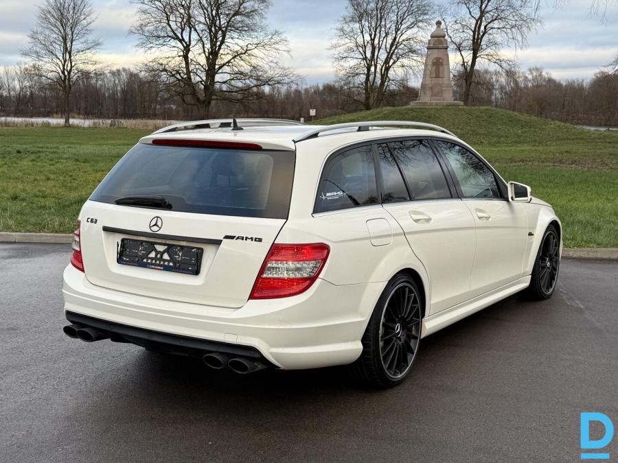 Balts Mercedes-Benz C 63 AMG 2009 Rīga, ar dzinēja tilpumu 6.30 L un nobraukumu 0 tūkst. km par 17990 €, foto 2 vietnē AUTOMOTO.COM.LV