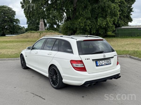 White Mercedes-Benz C 63 AMG 2009 in Riga, with an engine capacity of 6.20 L and mileage of 0 thousand km for 18450 €, photo 4 on AUTOMOTO.COM.LV