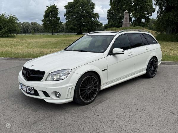 White Mercedes-Benz C 63 AMG 2009 in Riga, with an engine capacity of 6.21 L and mileage of 260 thousand km for 15450 €, photo 1 on AUTOMOTO.COM.LV