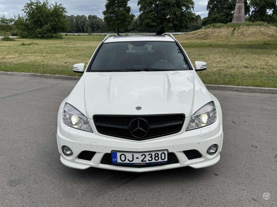 Balts Mercedes-Benz C 63 AMG 2009 Rīga, ar dzinēja tilpumu 6.21 L un nobraukumu 260 tūkst. km par 15450 €, foto 7 vietnē AUTOMOTO.COM.LV