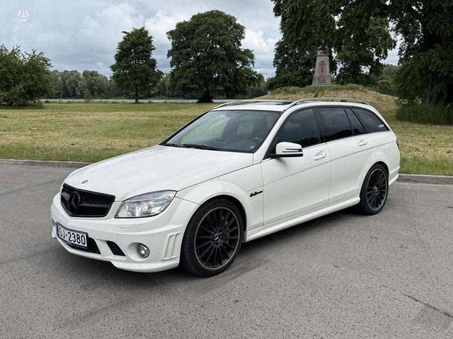 Balts Mercedes-Benz C 63 AMG 2009 Rīga, ar dzinēja tilpumu 6.21 L un nobraukumu 260 tūkst. km par 15450 €, foto 8 vietnē AUTOMOTO.COM.LV