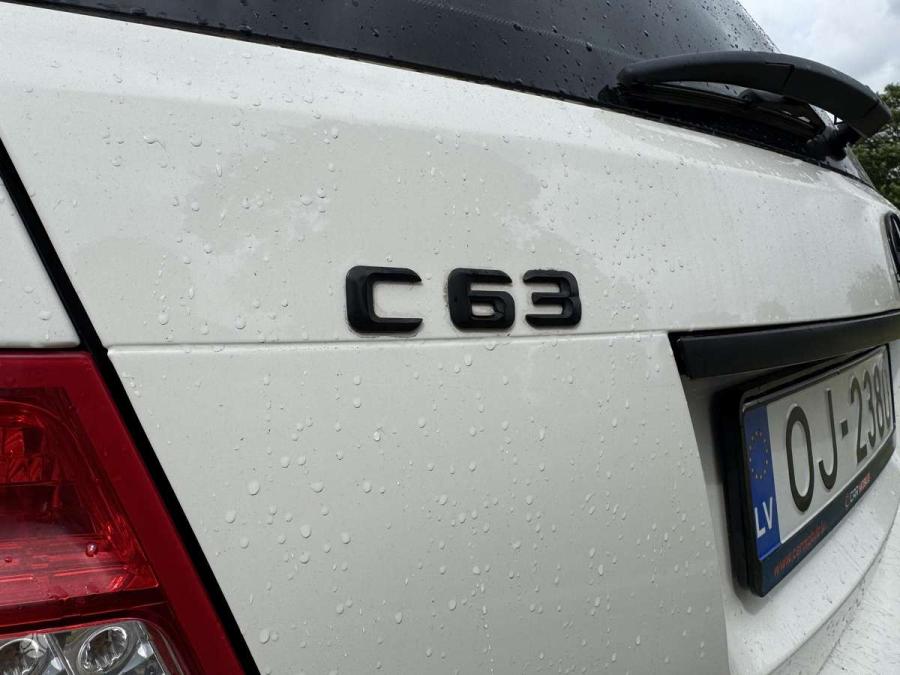 Balts Mercedes-Benz C 63 AMG 2009 Rīga, ar dzinēja tilpumu 6.21 L un nobraukumu 260 tūkst. km par 15450 €, foto 11 vietnē AUTOMOTO.COM.LV
