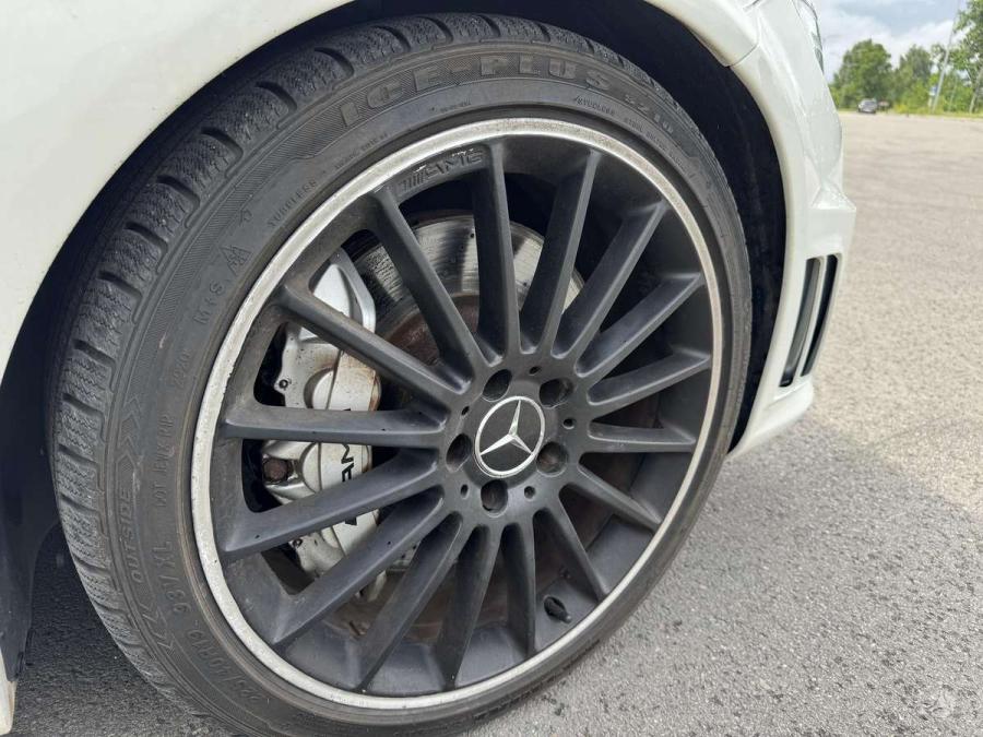 Balts Mercedes-Benz C 63 AMG 2009 Rīga, ar dzinēja tilpumu 6.21 L un nobraukumu 260 tūkst. km par 15450 €, foto 13 vietnē AUTOMOTO.COM.LV