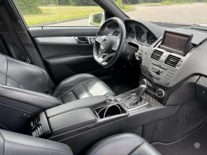 Balts Mercedes-Benz C 63 AMG 2009 Rīga, ar dzinēja tilpumu 6.21 L un nobraukumu 260 tūkst. km par 15450 €, foto 15 vietnē AUTOMOTO.COM.LV
