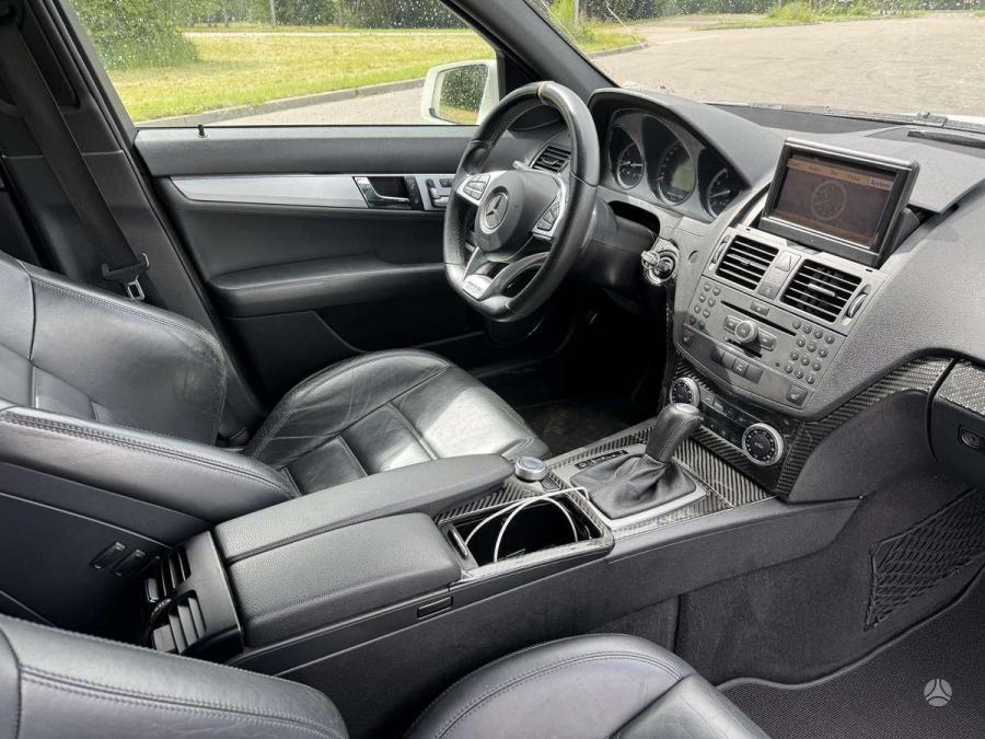 Balts Mercedes-Benz C 63 AMG 2009 Rīga, ar dzinēja tilpumu 6.21 L un nobraukumu 260 tūkst. km par 15450 €, foto 15 vietnē AUTOMOTO.COM.LV