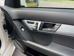 Balts Mercedes-Benz C 63 AMG 2009 Rīga, ar dzinēja tilpumu 6.21 L un nobraukumu 260 tūkst. km par 15450 €, foto 16 vietnē AUTOMOTO.COM.LV