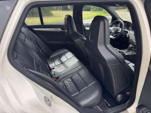 Balts Mercedes-Benz C 63 AMG 2009 Rīga, ar dzinēja tilpumu 6.21 L un nobraukumu 260 tūkst. km par 15450 €, foto 17 vietnē AUTOMOTO.COM.LV