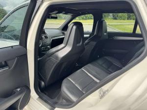 Balts Mercedes-Benz C 63 AMG 2009 Rīga, ar dzinēja tilpumu 6.21 L un nobraukumu 260 tūkst. km par 15450 €, foto 19 vietnē AUTOMOTO.COM.LV