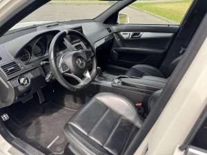 Balts Mercedes-Benz C 63 AMG 2009 Rīga, ar dzinēja tilpumu 6.21 L un nobraukumu 260 tūkst. km par 15450 €, foto 20 vietnē AUTOMOTO.COM.LV