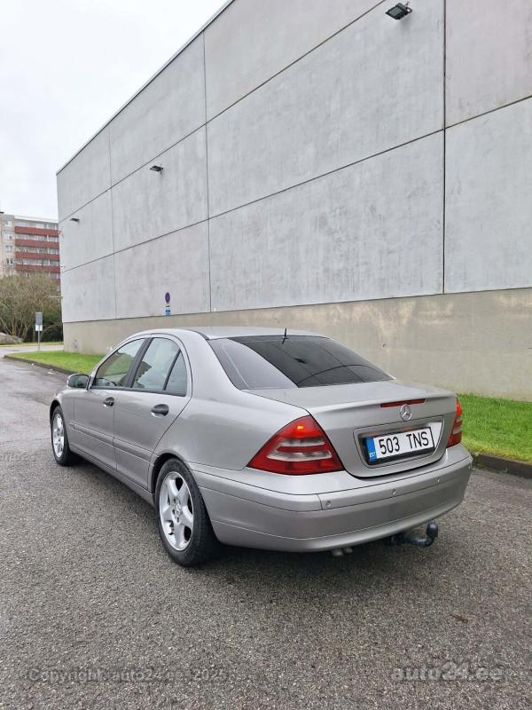 Beige Mercedes-Benz C-Class 2003 in Tallinn, with an engine capacity of 2.10 L and mileage of 310 thousand km for 2999 €, photo 2 on AUTOMOTO.COM.LV
