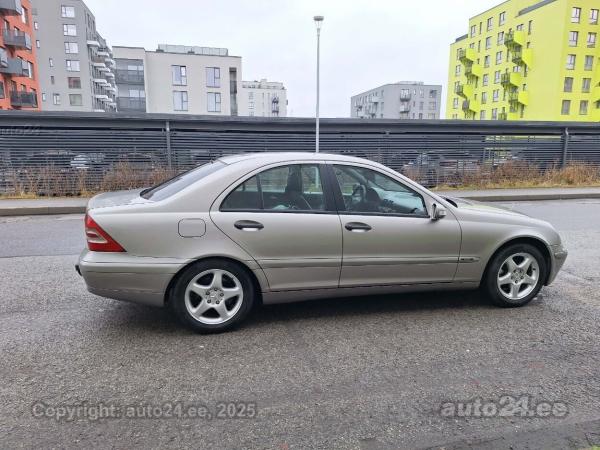 Beige Mercedes-Benz C-Class 2003 in Tallinn, with an engine capacity of 2.10 L and mileage of 310 thousand km for 2999 €, photo 5 on AUTOMOTO.COM.LV
