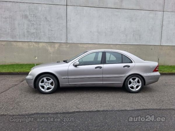 Beige Mercedes-Benz C-Class 2003 in Tallinn, with an engine capacity of 2.10 L and mileage of 310 thousand km for 2999 €, photo 6 on AUTOMOTO.COM.LV