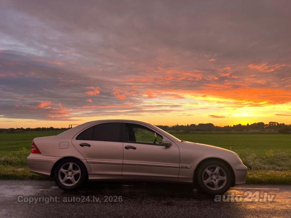 Beige Mercedes-Benz C-Class 2005 in Tallinn, with an engine capacity of 2.10 L and mileage of 493 thousand km for 2200 €, photo 1 on AUTOMOTO.COM.LV