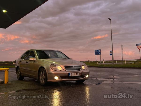 Beige Mercedes-Benz C-Class 2005 in Tallinn, with an engine capacity of 2.10 L and mileage of 493 thousand km for 2200 €, photo 2 on AUTOMOTO.COM.LV