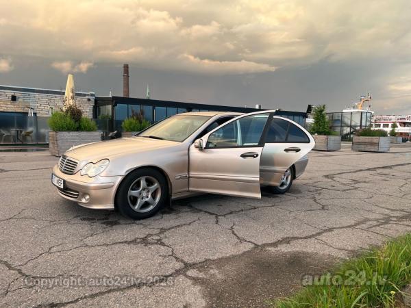 Beige Mercedes-Benz C-Class 2005 in Tallinn, with an engine capacity of 2.10 L and mileage of 493 thousand km for 2200 €, photo 5 on AUTOMOTO.COM.LV