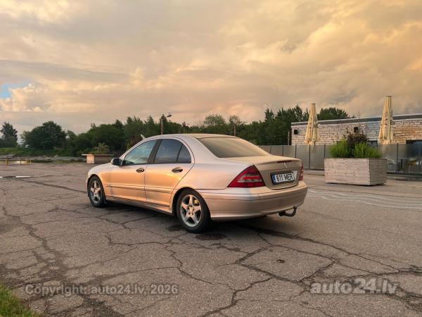 Beige Mercedes-Benz C-Class 2005 in Tallinn, with an engine capacity of 2.10 L and mileage of 493 thousand km for 2200 €, photo 6 on AUTOMOTO.COM.LV