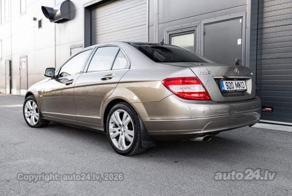 Smilšu krāsa Mercedes-Benz C-Class 2007 Tallina, ar dzinēja tilpumu 2.10 L un nobraukumu 159 tūkst. km par 6999 €, foto 4 vietnē AUTOMOTO.COM.LV