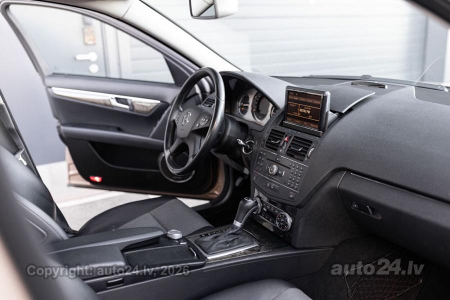 Smilšu krāsa Mercedes-Benz C-Class 2007 Tallina, ar dzinēja tilpumu 2.10 L un nobraukumu 159 tūkst. km par 6999 €, foto 11 vietnē AUTOMOTO.COM.LV