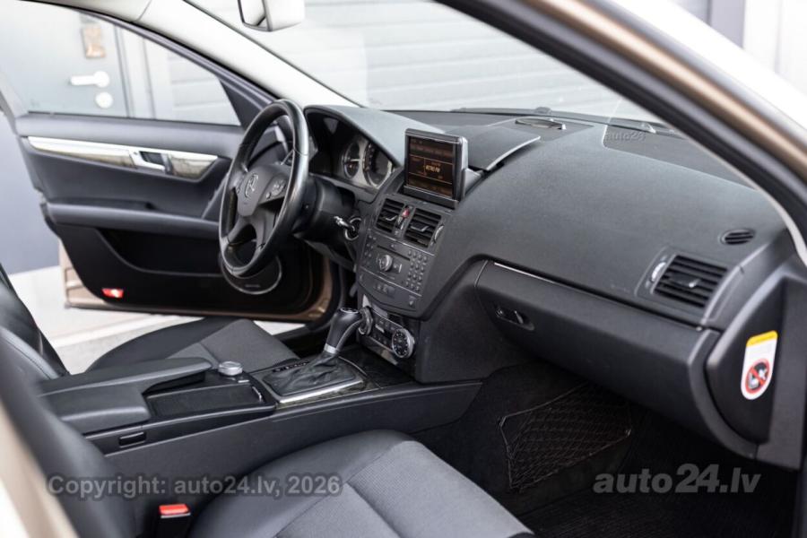 Smilšu krāsa Mercedes-Benz C-Class 2007 Tallina, ar dzinēja tilpumu 2.10 L un nobraukumu 159 tūkst. km par 6999 €, foto 14 vietnē AUTOMOTO.COM.LV