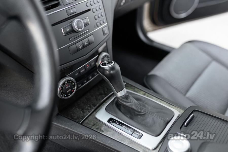 Smilšu krāsa Mercedes-Benz C-Class 2007 Tallina, ar dzinēja tilpumu 2.10 L un nobraukumu 159 tūkst. km par 6999 €, foto 21 vietnē AUTOMOTO.COM.LV
