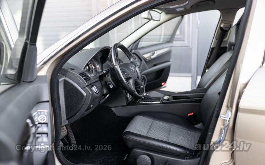 Smilšu krāsa Mercedes-Benz C-Class 2007 Tallina, ar dzinēja tilpumu 2.10 L un nobraukumu 159 tūkst. km par 6999 €, foto 23 vietnē AUTOMOTO.COM.LV