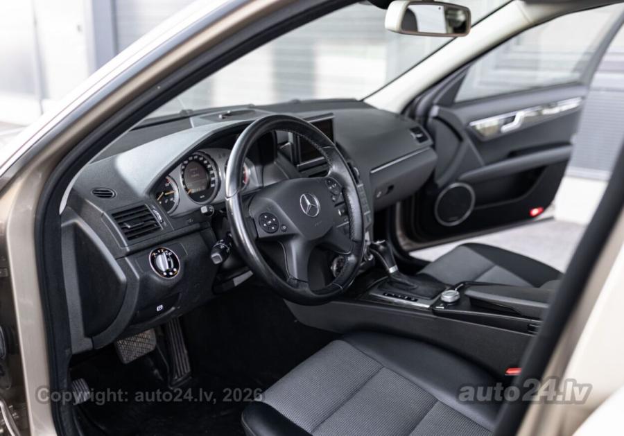 Smilšu krāsa Mercedes-Benz C-Class 2007 Tallina, ar dzinēja tilpumu 2.10 L un nobraukumu 159 tūkst. km par 6999 €, foto 24 vietnē AUTOMOTO.COM.LV