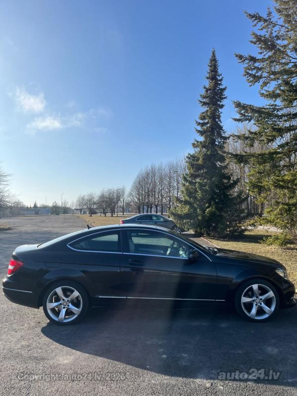 Melns Mercedes-Benz C-Class 2013 Tallina, ar dzinēja tilpumu 2.10 L un nobraukumu 189 tūkst. km par 11500 €, foto 2 vietnē AUTOMOTO.COM.LV