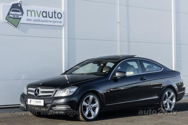 Melns Mercedes-Benz C-Class 2013 Tallina, ar dzinēja tilpumu 2.10 L un nobraukumu 186 tūkst. km par 8990 €, foto 1 vietnē AUTOMOTO.COM.LV