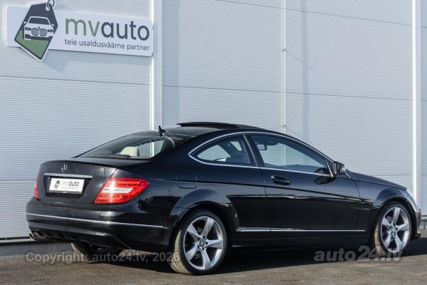 Melns Mercedes-Benz C-Class 2013 Tallina, ar dzinēja tilpumu 2.10 L un nobraukumu 186 tūkst. km par 8990 €, foto 2 vietnē AUTOMOTO.COM.LV