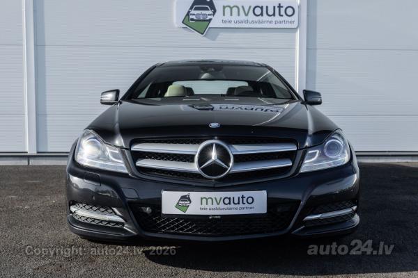 Melns Mercedes-Benz C-Class 2013 Tallina, ar dzinēja tilpumu 2.10 L un nobraukumu 186 tūkst. km par 8990 €, foto 4 vietnē AUTOMOTO.COM.LV