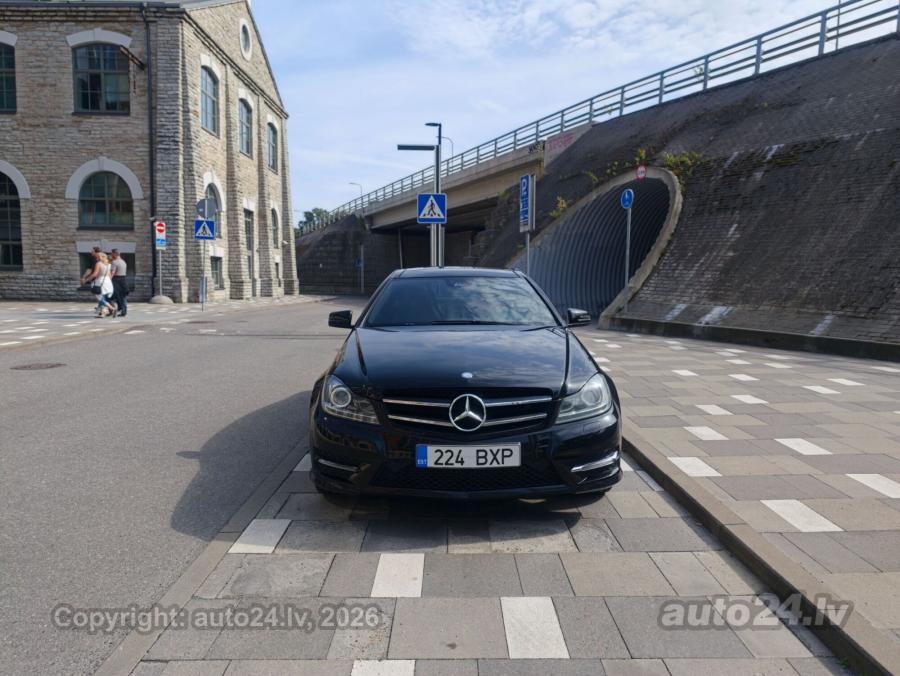 Black Mercedes-Benz C-Class 2013 in Tallinn, with an engine capacity of 2.10 L and mileage of 195 thousand km for 9900 €, photo 3 on AUTOMOTO.COM.LV